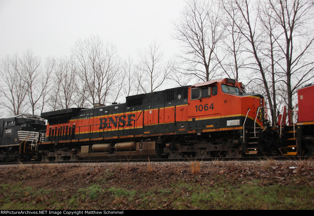BNSF 1064